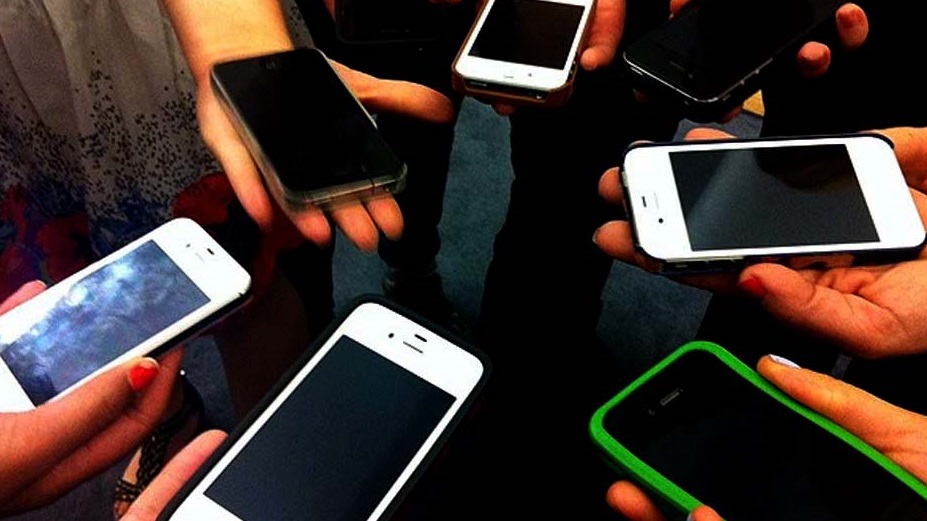 सुनसरीमा १५ लाख बराबरका मोबाइल बरामद - टाकुरा न्युज