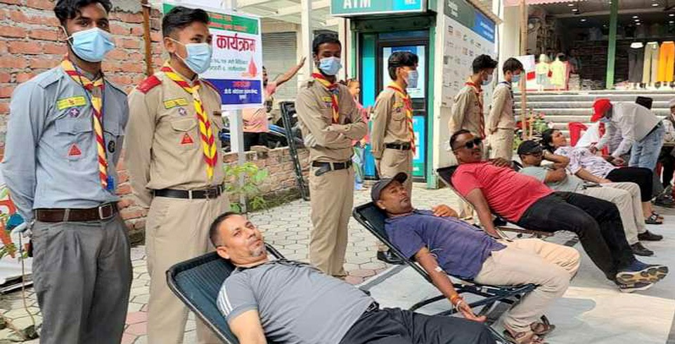 इटहरीमा ६३ पिन्ट रगत संकलन - टाकुरा न्युज